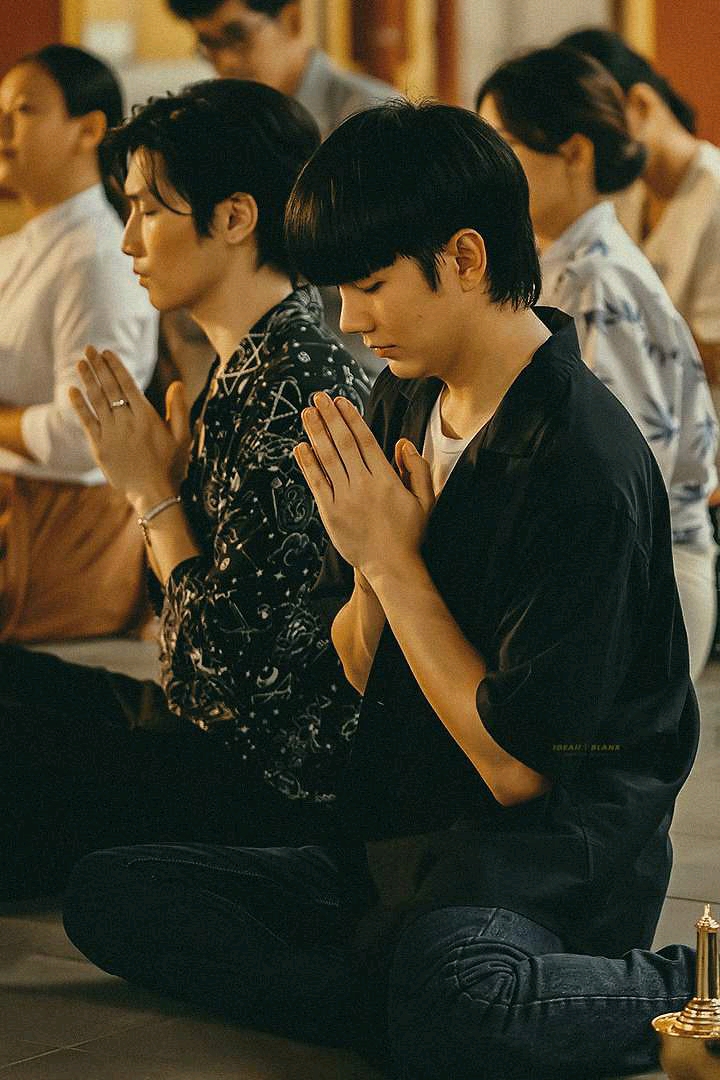 Vegas&Pete hug in warm light - 哔哩哔哩