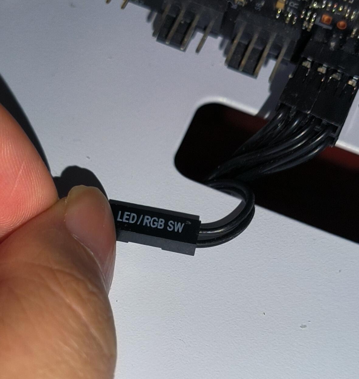 LED/RGB SW到底插哪里？是个啥？ - 哔哩哔哩