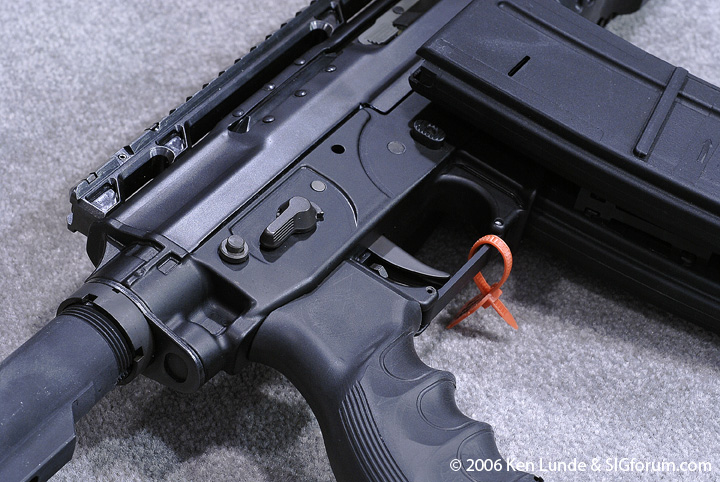 【轻武器科普】SIG556突击步枪简介 - 哔哩哔哩