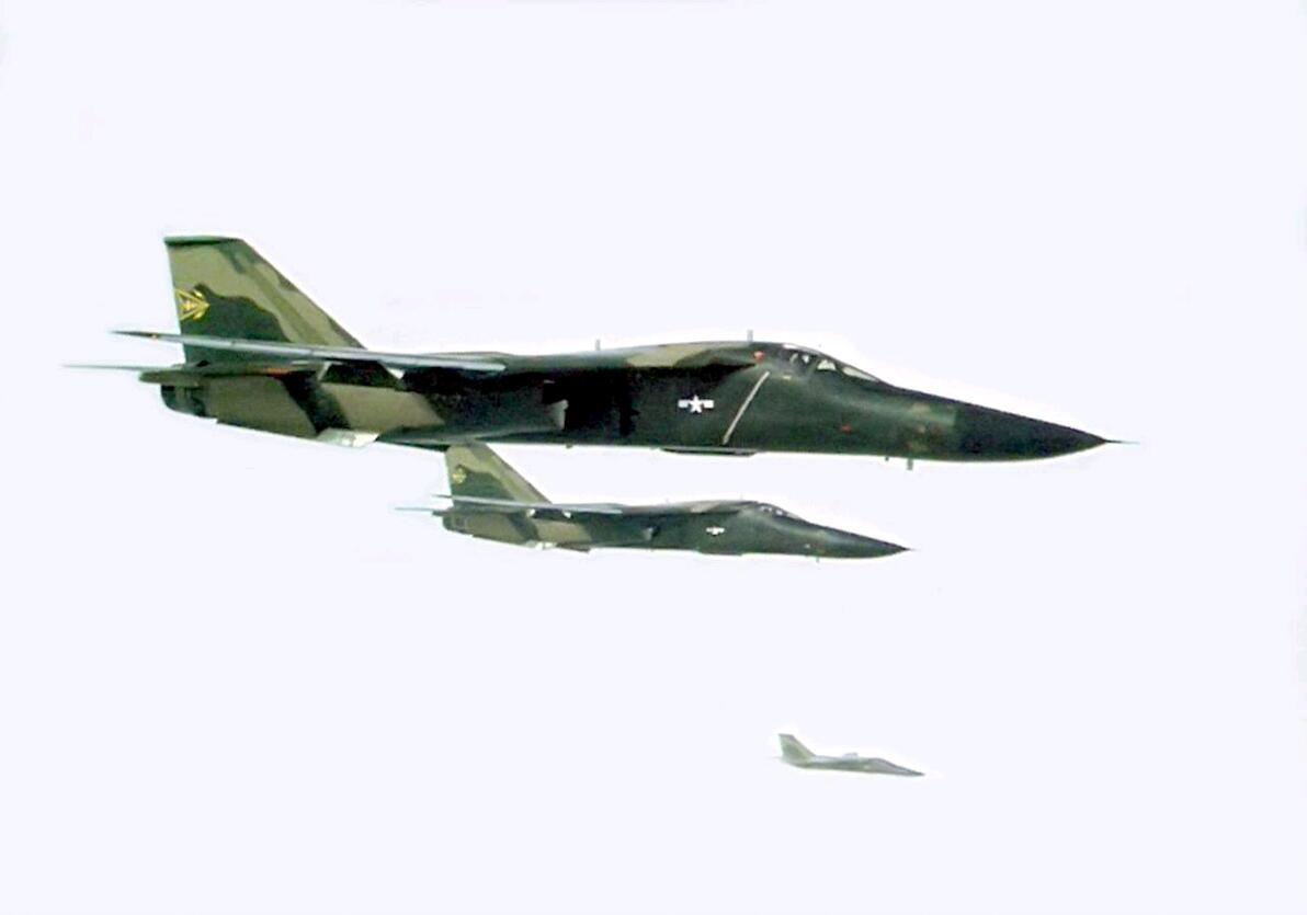 F-111战斗轰炸机（美） - 哔哩哔哩