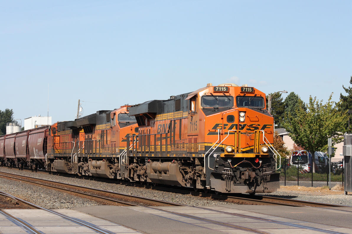 【科普】美国伯灵顿北方和圣达菲铁路ES44AC/DC型、ES/ET44C4型内燃机车 - 哔哩哔哩