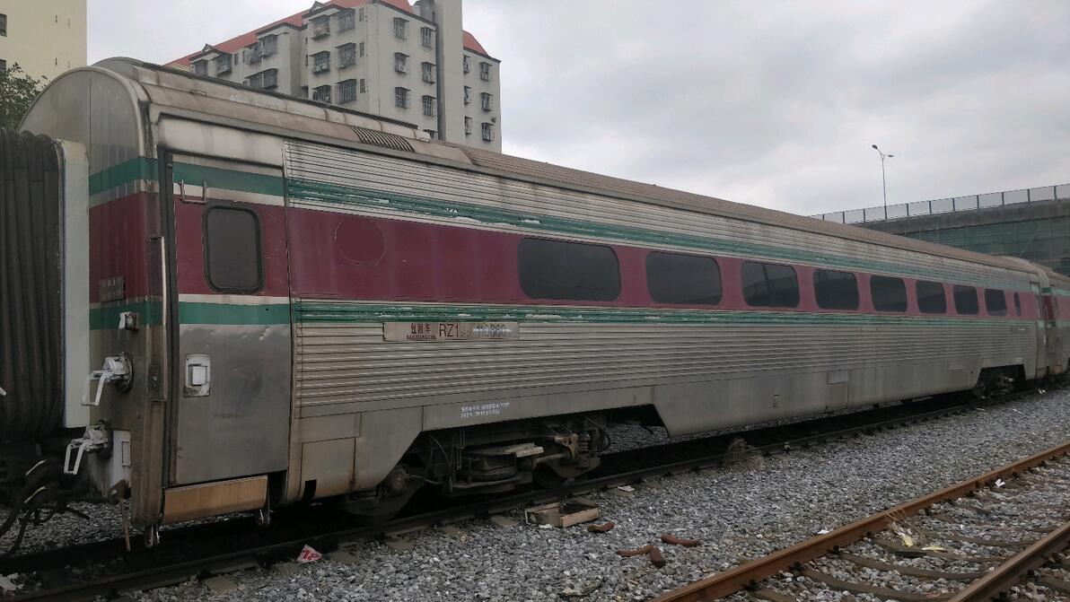 原来有那么多老车可以碾压绿巨人？技术更新？服务降低？国铁25型软座退化史！ - 哔哩哔哩