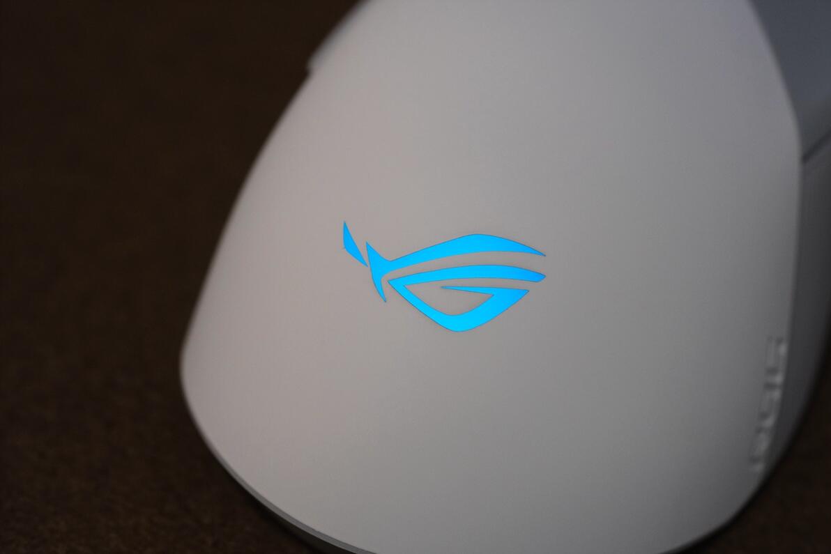 36K旗舰传感器加持，ROG战刃3无线AimPoint36k电竞鼠标评测 - 哔哩哔哩