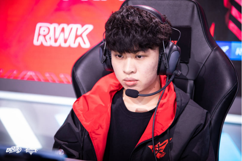 季后赛回顾丨A阶顺位赛顺利落幕，RNG.M、RSG晋级胜者组 - 哔哩哔哩