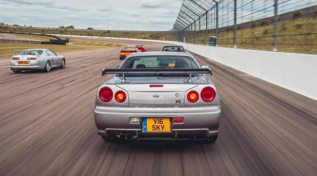 GT-R BNR34（头文字D—神之脚座驾） - 哔哩哔哩