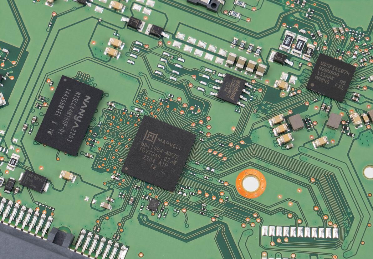 Western Digital西数WD Red Plus WD80EFZZ 8TB开箱评测 - 哔哩哔哩