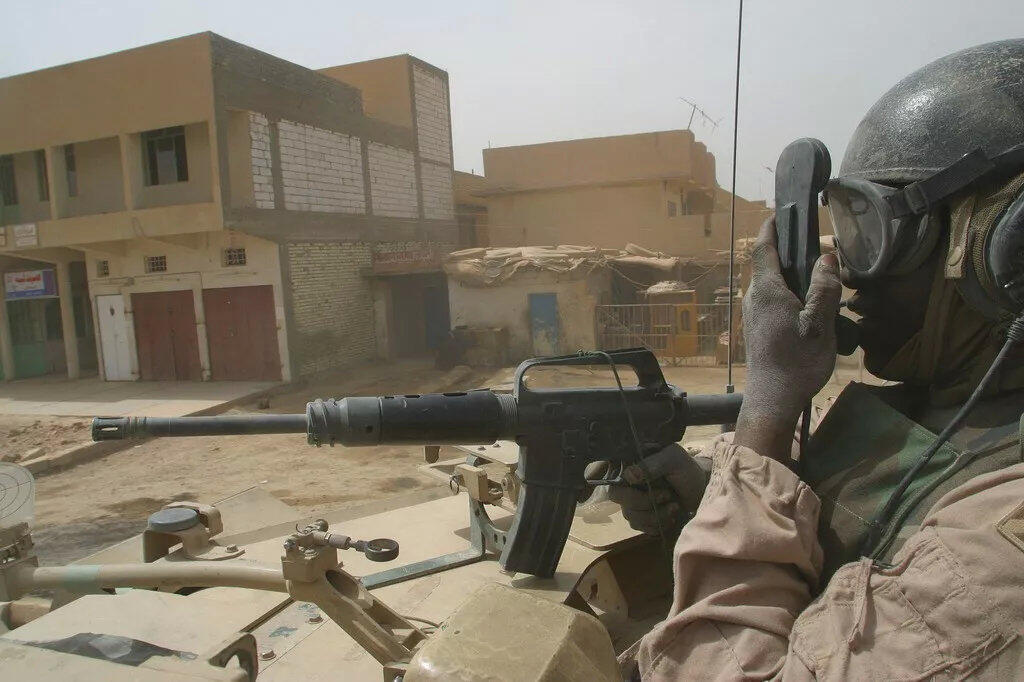 装甲车、步兵战车的射击孔与射击武器｜轻武专栏 - 哔哩哔哩