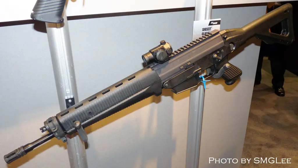 【轻武器科普】SIG556突击步枪简介 - 哔哩哔哩