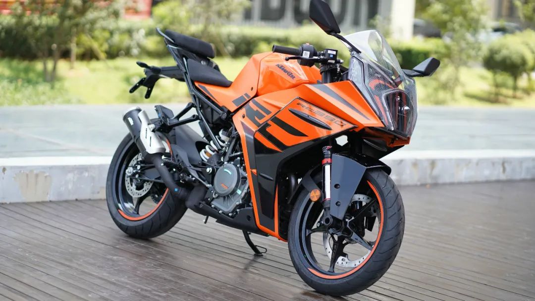 51,980元！KTM RC390新款上市，标配牵引力控制、弯道ABS - 哔哩哔哩