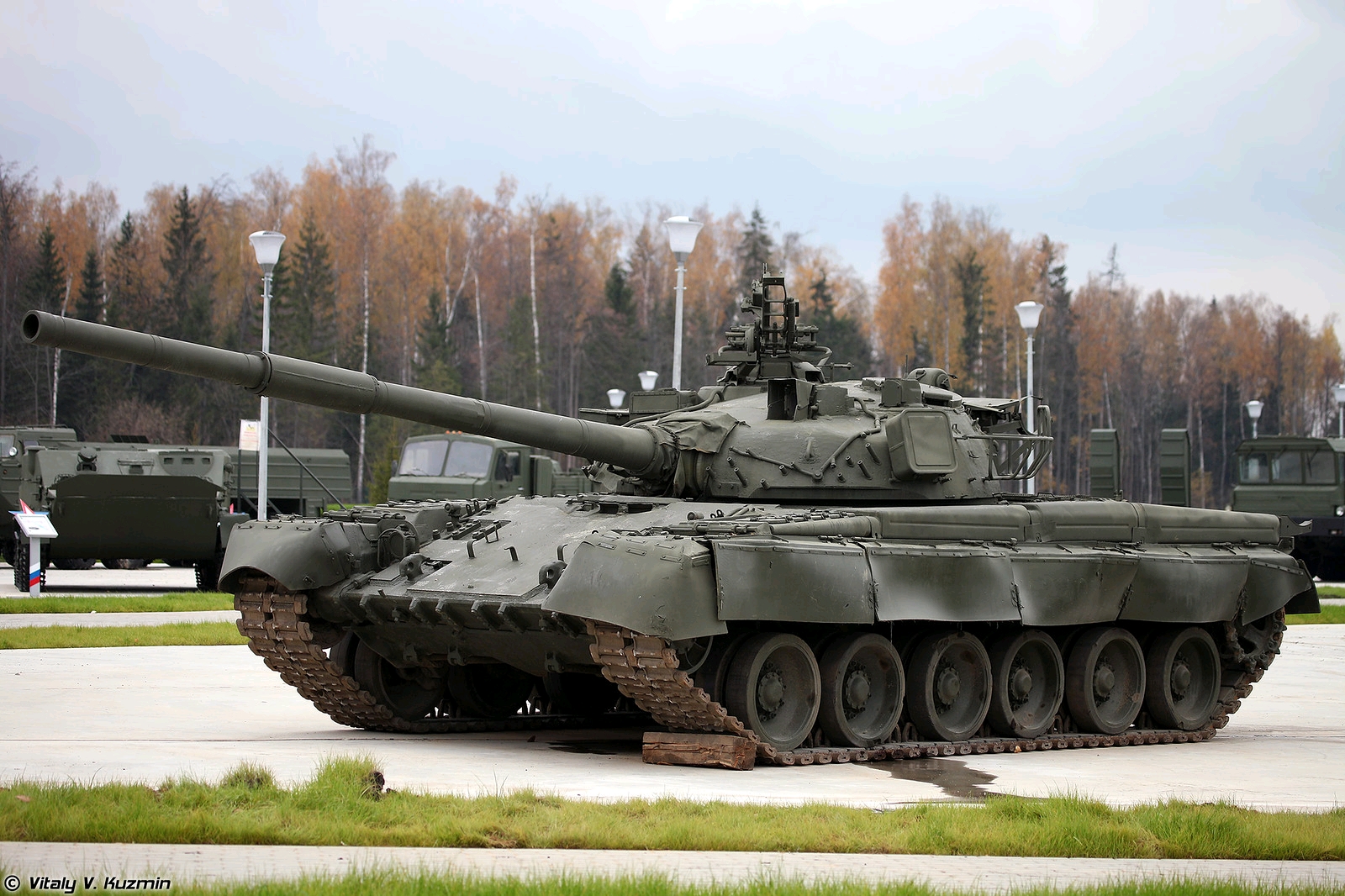 苏联T-80B主战坦克(Mod.1978/1982) - 哔哩哔哩