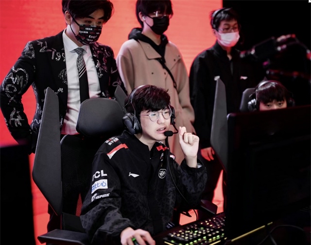 EDG七连胜后，uzi传授leave道理，所有人都懂但只有30%选手能做到 - 哔哩哔哩