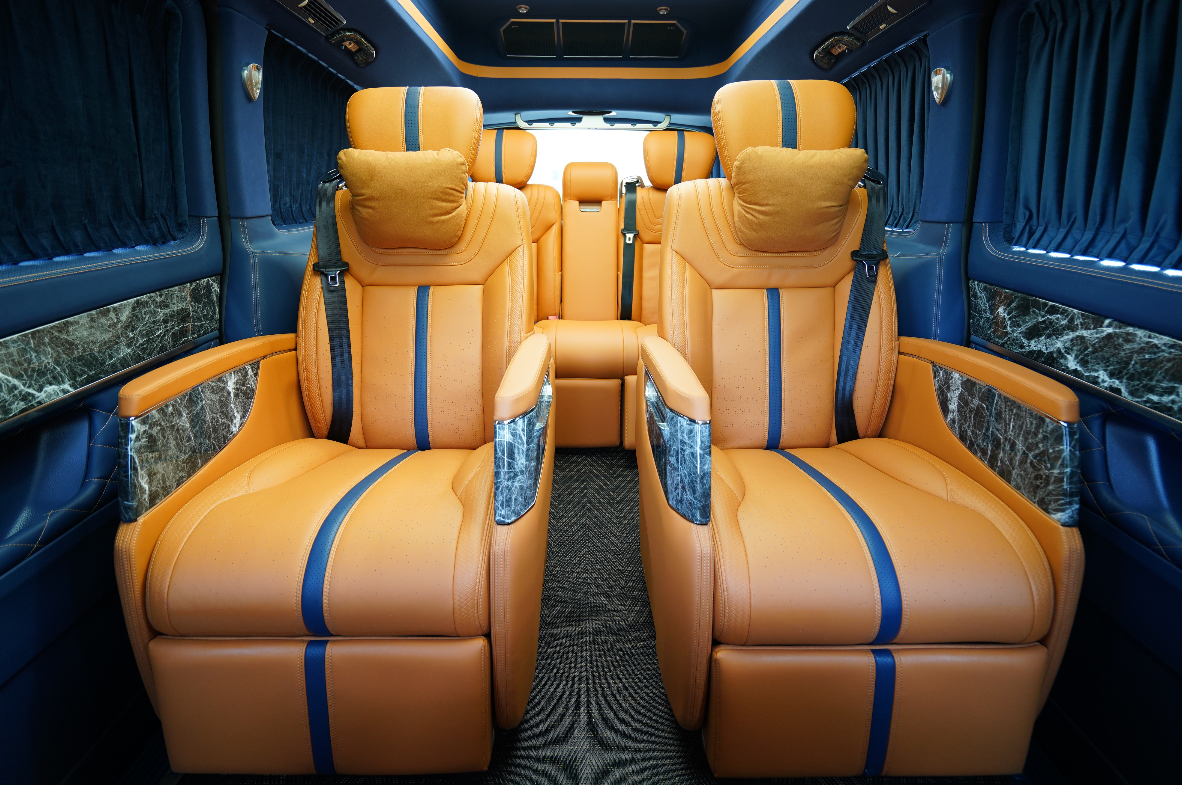 再创下定速度，到店被秒提！奔驰V260L巴赫豪华7座实拍 - 哔哩哔哩