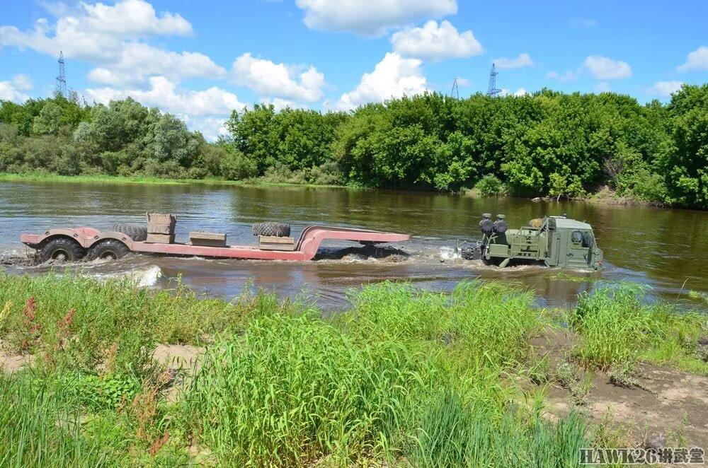 图说：布良斯克BAZ-6402牵引车 中国S-300PMU防空系统动力来源 - 哔哩哔哩