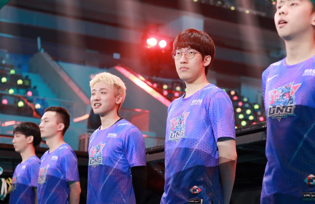 LNG阿乐出问题！WE终结单场10连败，微笑无奈：WE绝对赢不了 - 哔哩哔哩