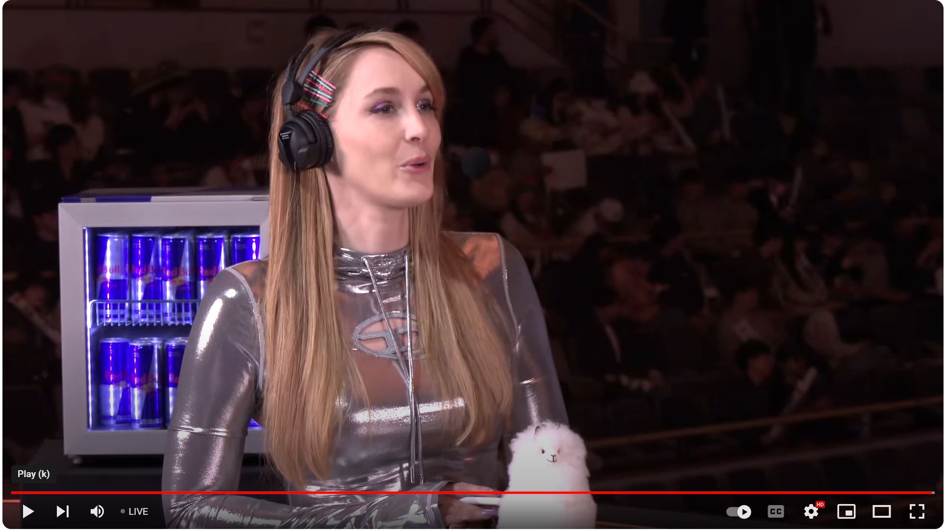 LOL S13 世界赛英文台女主播赛博皮肤 - 哔哩哔哩