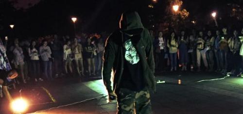 为什么rapper都喜欢说peace&love，其实非常有深意 - 哔哩哔哩