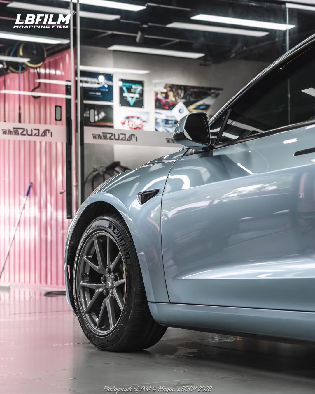 特斯拉model3-LB改色膜液态金属莫奈蓝，蓝中带点绿色调 - 哔哩哔哩