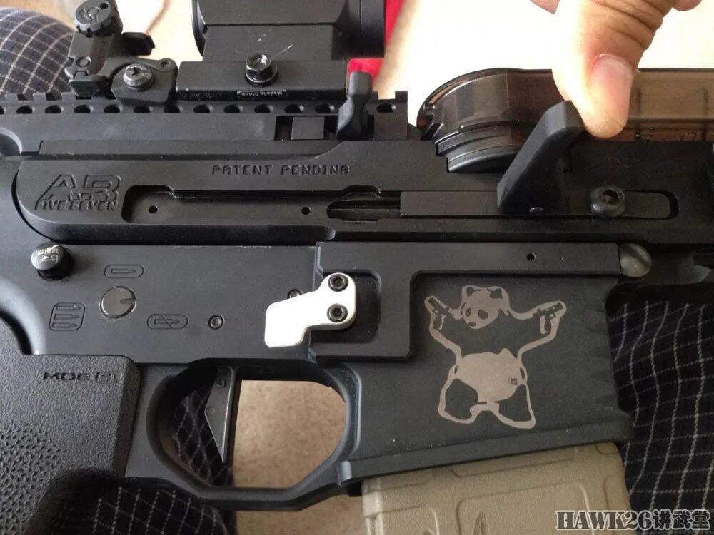 结构独特的AR57卡宾枪 脑洞大开 把PMAG弹匣切开充当弹壳收集器 - 哔哩哔哩