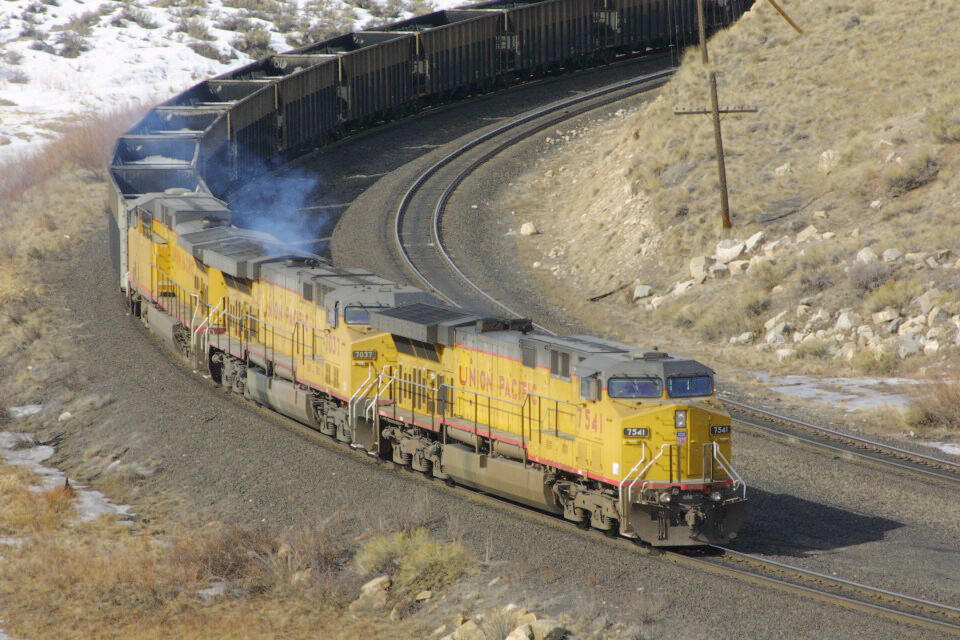 【科普】不得不降功率运用的“AC6000CW”——美国联合太平洋铁路C60(44)AC型内燃机车 - 哔哩哔哩