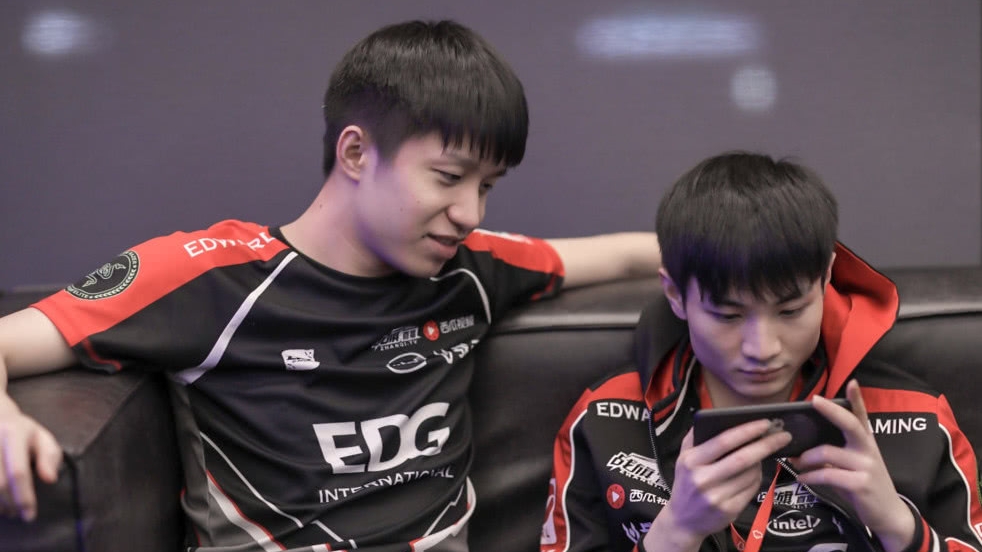 小组赛今日开始，RNG首迎强敌C9，EDG对阵MAD - 哔哩哔哩