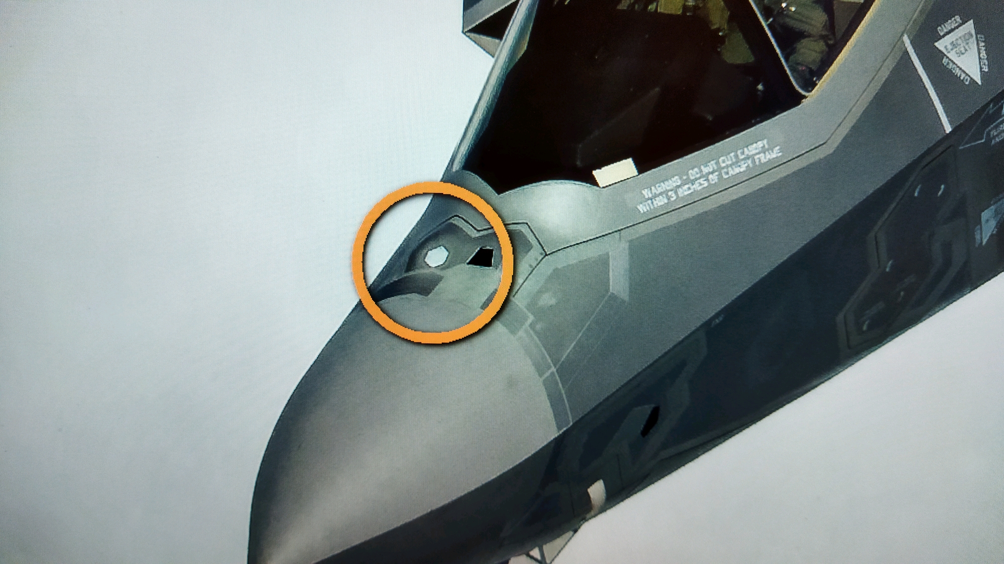 F35的MADL(多功能先进数据链)的天线位置 - 哔哩哔哩