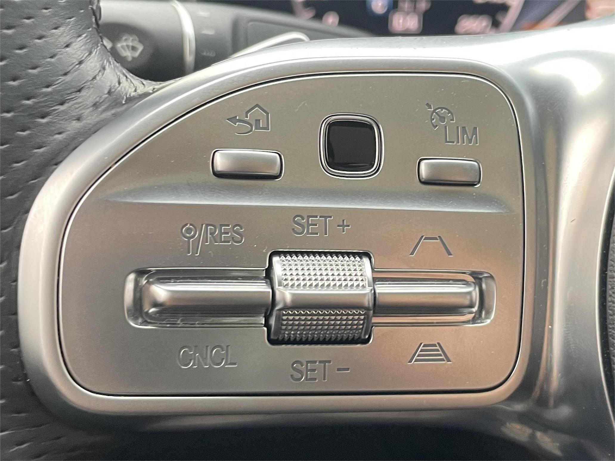 奔驰E300升级23P智能驾驶，舒适智驾 - 哔哩哔哩