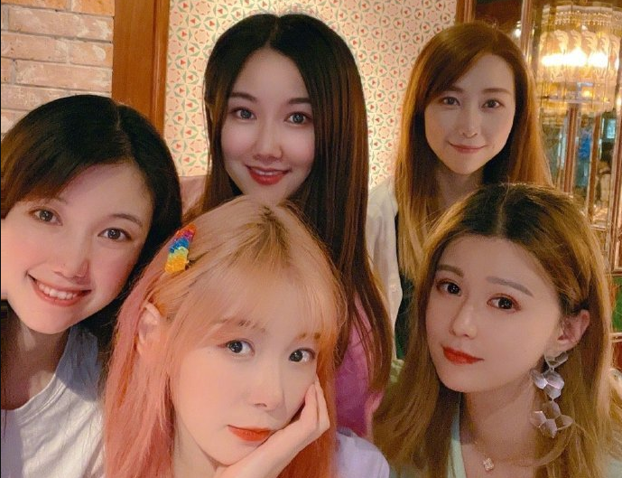 LPL初代4朵金花如今怎样了？小苍和苏小妍淡出视野，而她当上老板 - 哔哩哔哩