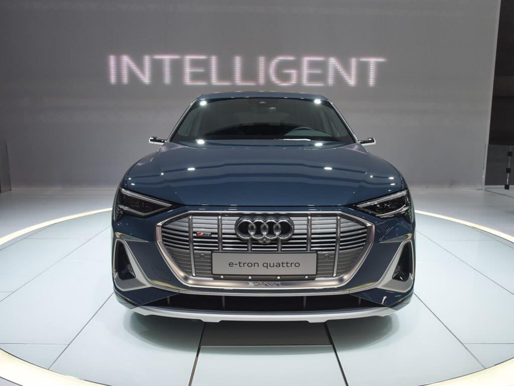 豪华品牌新能源SUV，e-tron、EQC你怎么选？ - 哔哩哔哩