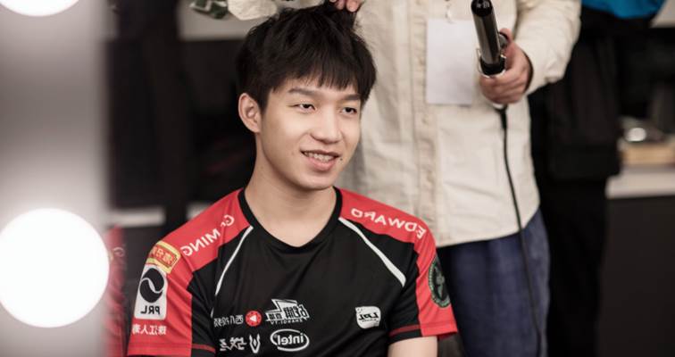 入围赛二连胜！EDG打野HERO由于比赛无法吃槟榔导致状态下滑 - 哔哩哔哩