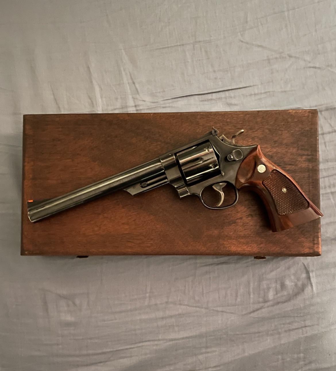 第一款发射.44马格南的左轮手枪——S&W Model 29转轮手枪简介 - 哔哩哔哩