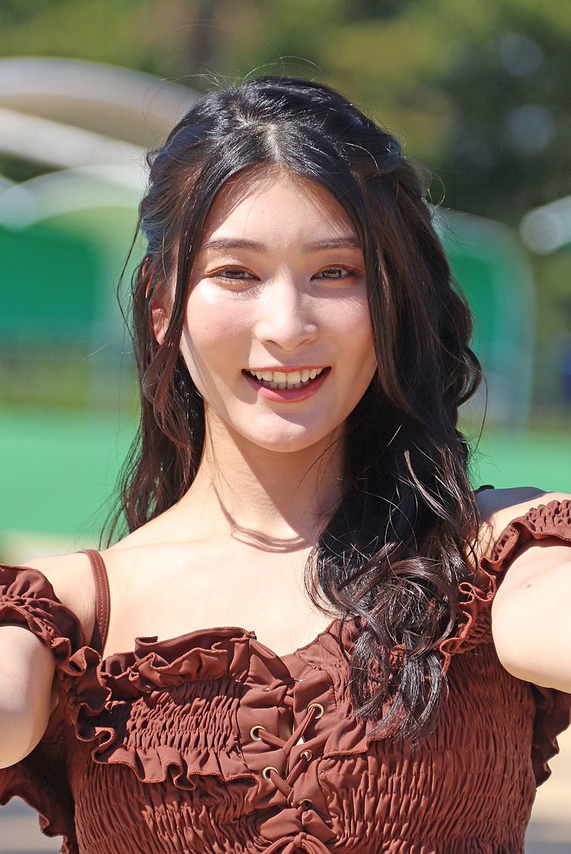 绝对颜值！黑长直女神 本庄铃 【优百科#017】 - 哔哩哔哩