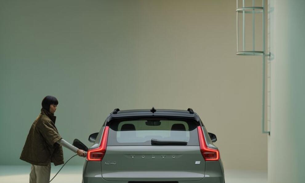 最便宜豪门电车？新款沃尔沃XC40纯电版售26.7万元起 - 哔哩哔哩