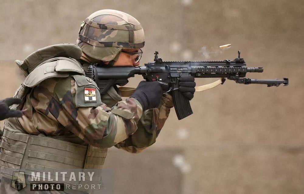 人类的战争机器（十六）——法国FAMAS/HK416F突击步枪 - 哔哩哔哩