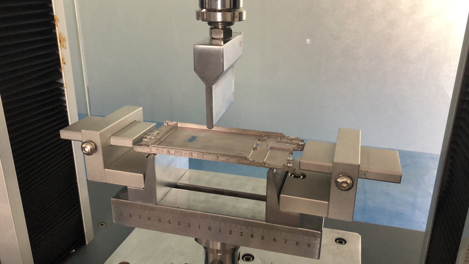 手机玻璃盖板三点弯曲试验机 - 哔哩哔哩