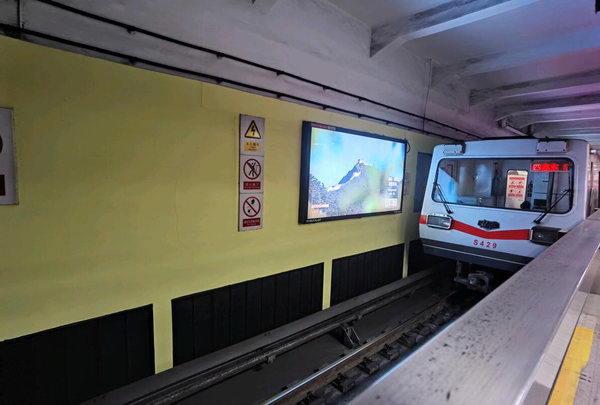 1号线31组DKZ4型列车头图合集（每列车各具特色） - 哔哩哔哩