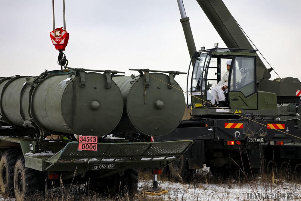 俄罗斯S-300V防空导弹部队训练 现场补充弹药 全履带底盘机动性超强 - 哔哩哔哩