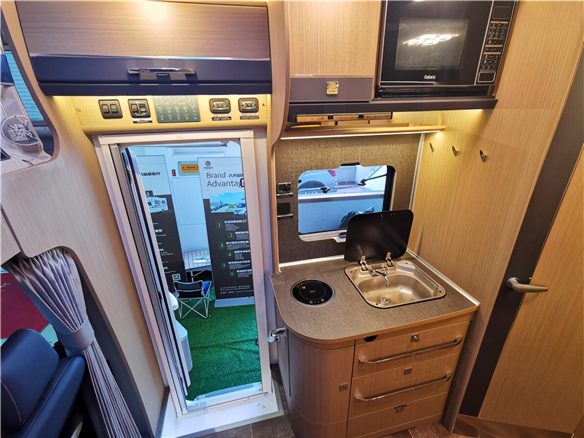 中美合资奇瑞瑞弗V820自动挡8AT双拓展房车 - 哔哩哔哩