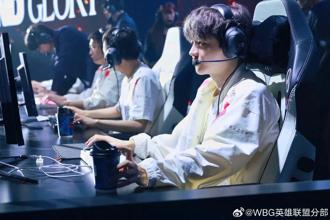 刘青松谈全明星应该是JDG拿奖，BLG经理Tabe谈好了临时加诉求被放逐 - 哔哩哔哩