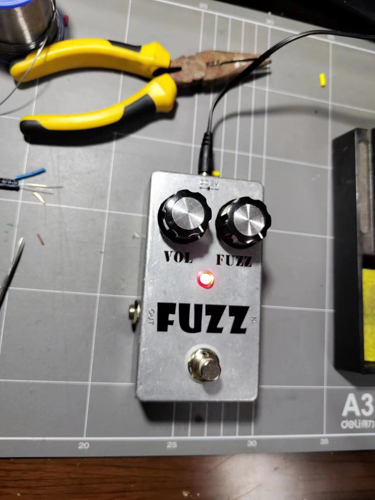 DIY FUZZ FACE自己做个法兹效果器记录一下 - 哔哩哔哩