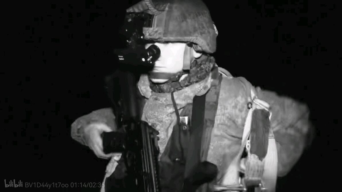 当代毛子装备的单兵夜视仪 - 哔哩哔哩