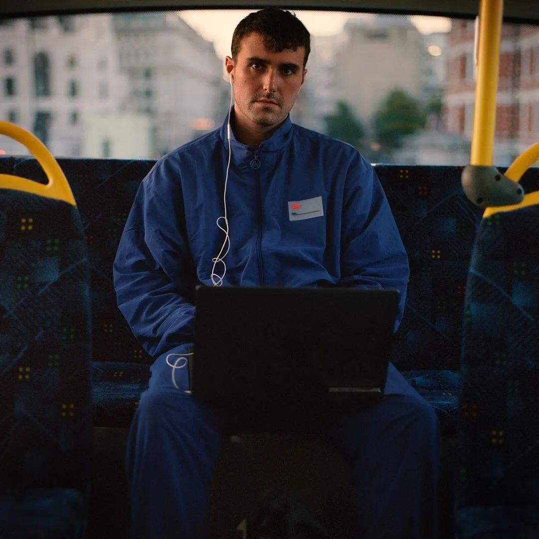 怎么“突然间”Fred Again..就火了？ - 哔哩哔哩