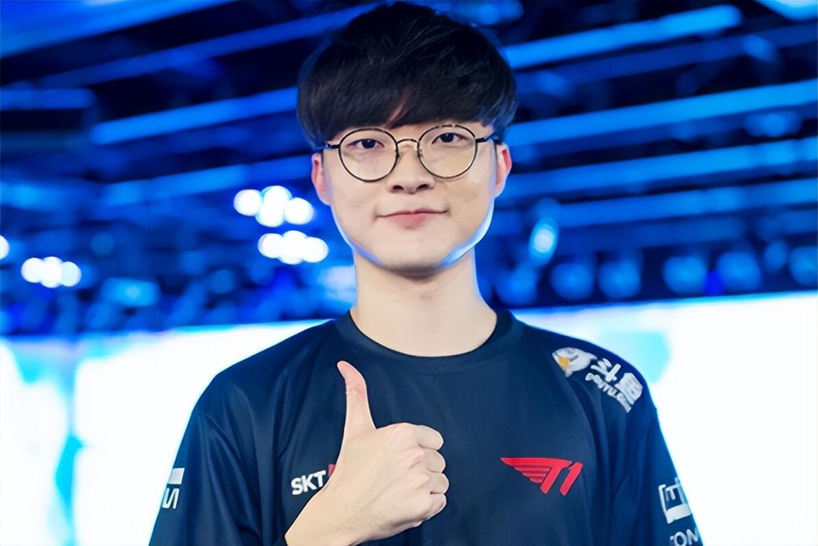 Faker因手伤获赔600万！目前仍在休赛，T1战队形势危急 - 哔哩哔哩