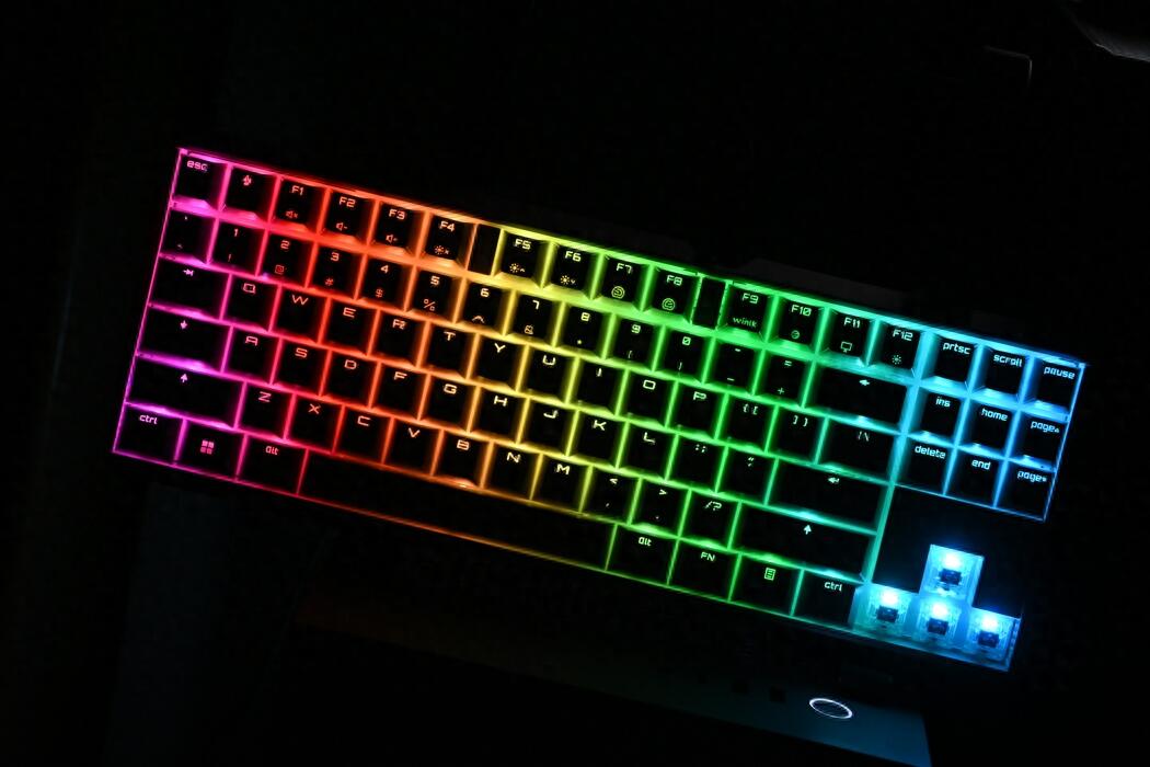 经典轴体有内味了，樱桃MX3.0 TKL RGB机械键盘开箱试玩 - 哔哩哔哩