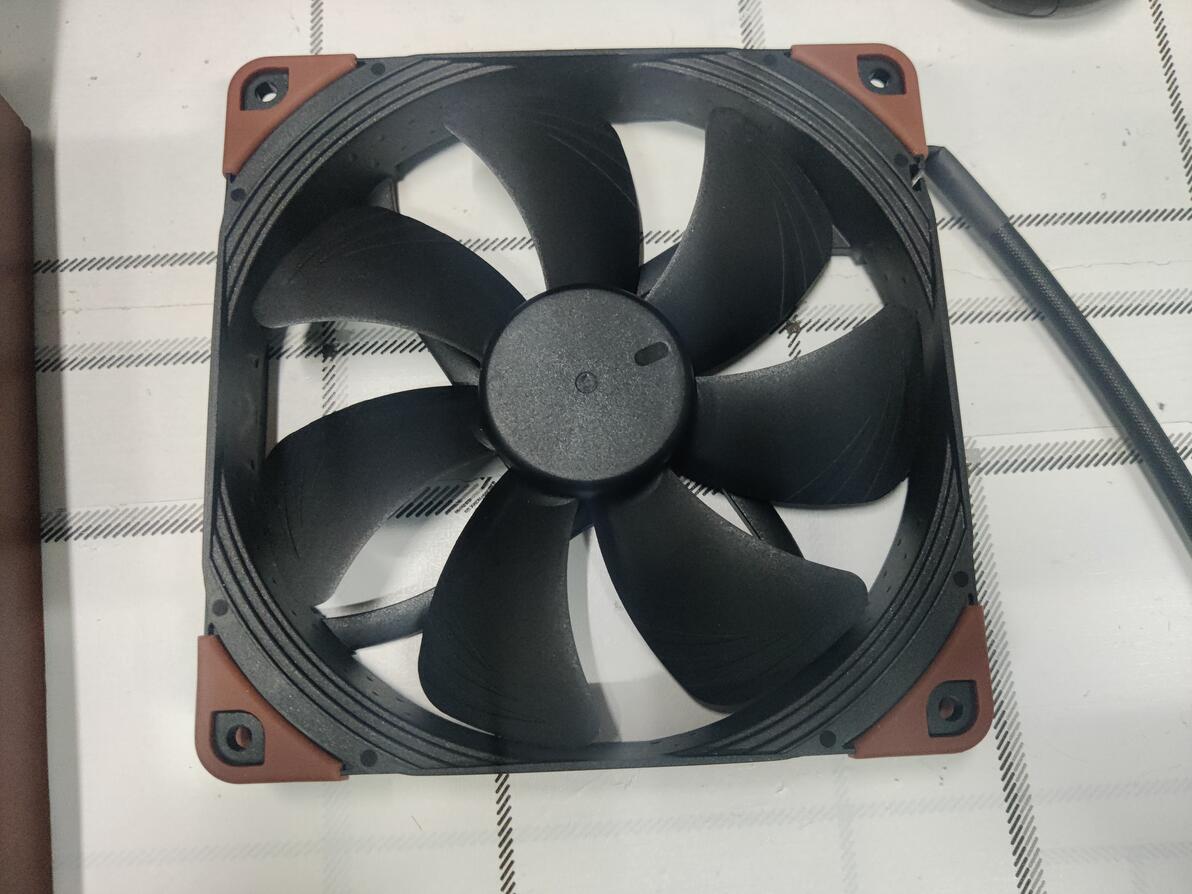 NF-A14 industrialPPC-3000 PWM评测 - 哔哩哔哩