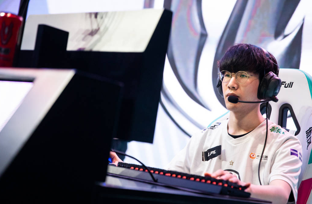 lpl电竞发明家易主！Theshy发明新玩法，男枪还能转型上单？ - 哔哩哔哩