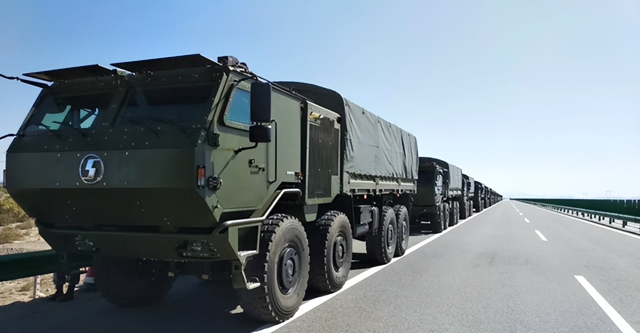 国产HMV3三代重卡集结？装甲驾驶舱让人放心，底盘较低适合空运 - 哔哩哔哩