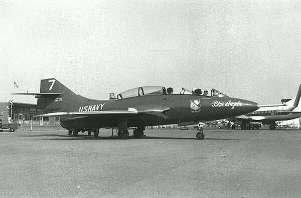 被佩刀遮挡的一代海航名机—F9F-黑豹战斗机 - 哔哩哔哩