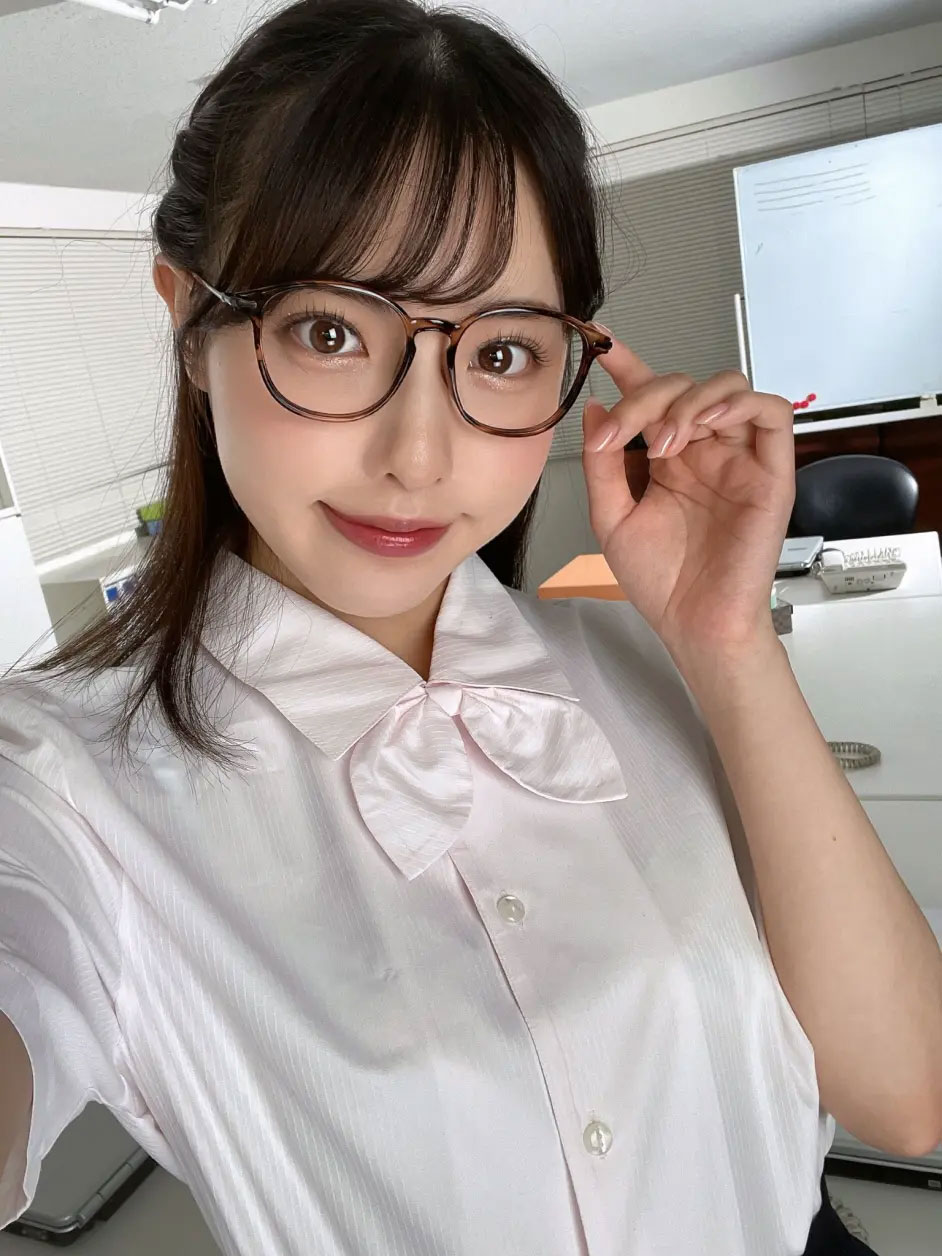 年轻版山岸逢花-白桃はな（白桃花、Shirato Hana）个人资料简及作品写真图片 - 哔哩哔哩