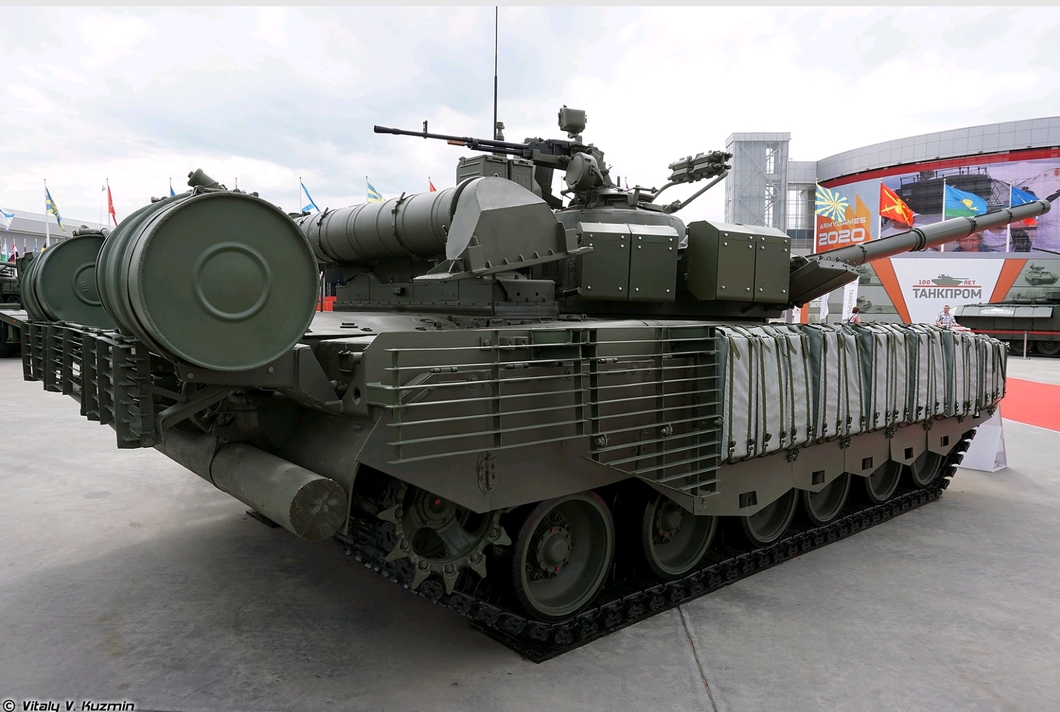 俄罗斯T-80BVM主战坦克 - 哔哩哔哩