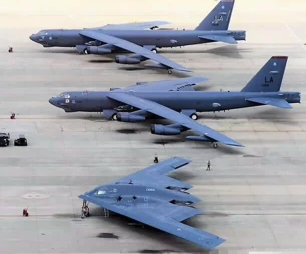 B2轰炸机到底有多大？看看旁边的B52和B1B就知道了 - 哔哩哔哩